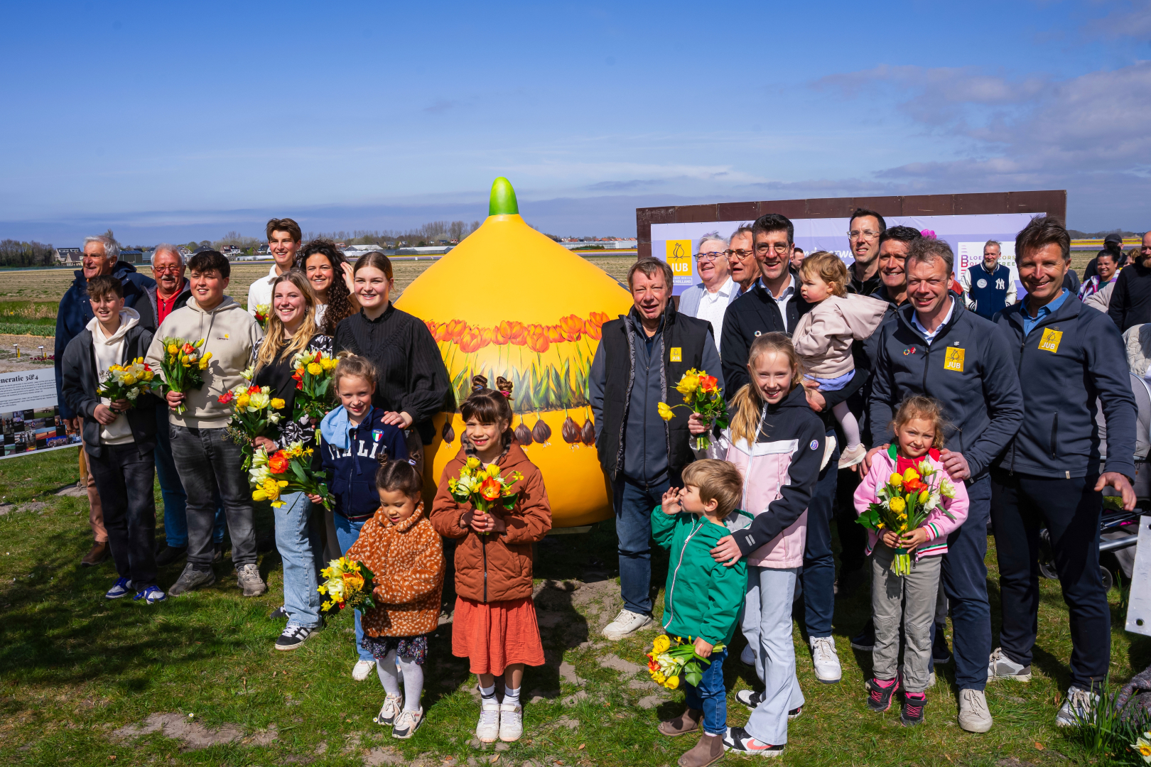 Giant Tulip Bulb “Family & Friends” Unveiled by Fifth Generation of JUB Holland | JUB Holland